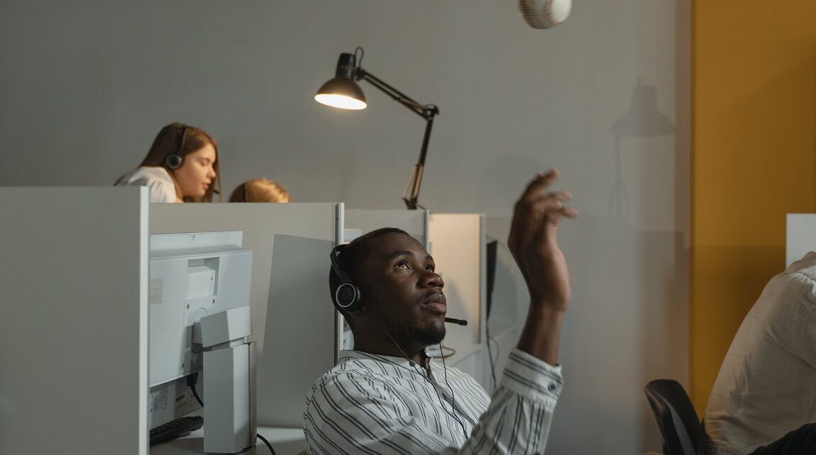 A Simple Guide On Choosing The Best Call Center Service For Your ...